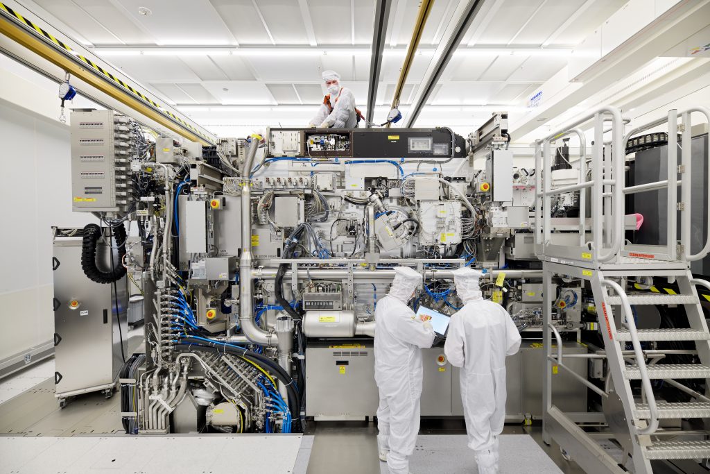 [News] Samsung Reportedly to Bring in High-NA EUV Machine as soon as Year-End, as SK hynix ...