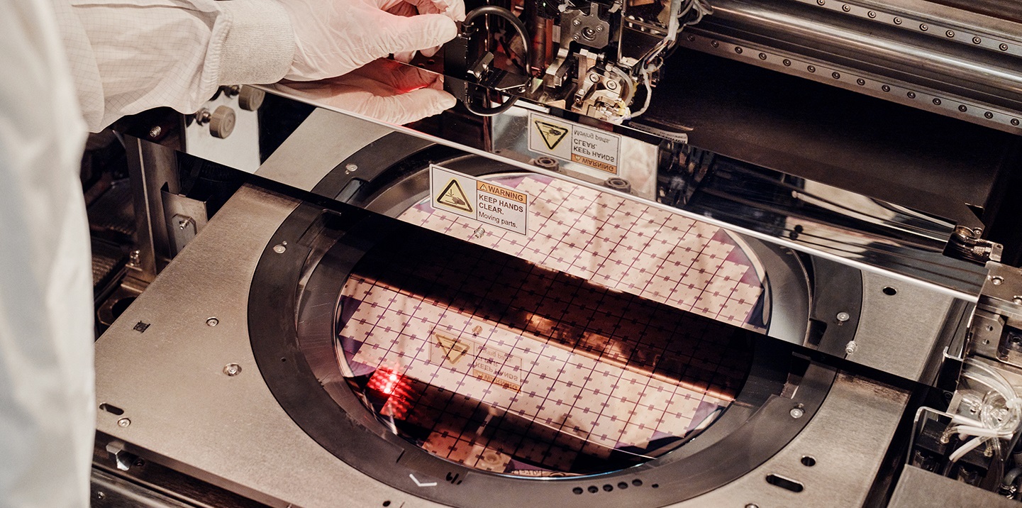 [News] The TC Bonder Dispute: Is Hybrid Bonding for 16Hi HBM the Spark Behind the Hanmi-SK hynix ...