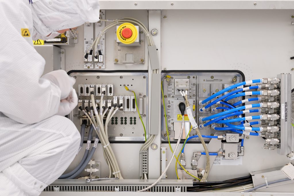 [News] ASML Warns of Stalled 2026 Growth as Geopolitical Risks Threaten Decade-Long Run