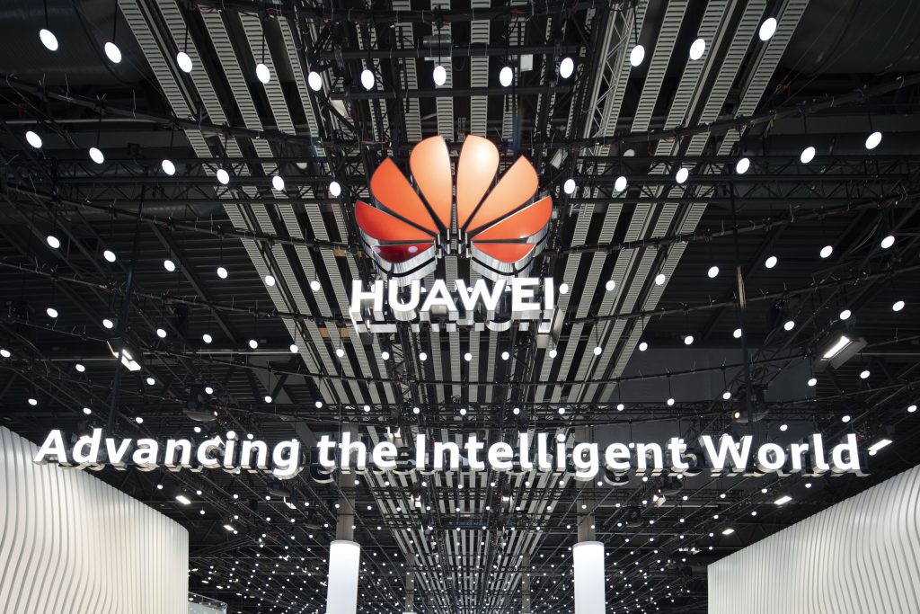 [News] Huawei Unveils Ascend 950 with In-House HBM in 2026, Touts SuperPoD to Rival NVIDIA