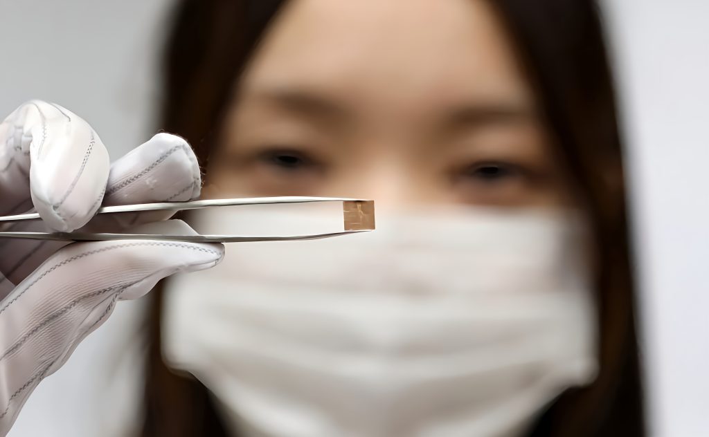[News] LG Innotek Unveils Copper Post Substrate Tech for Slimmer ...