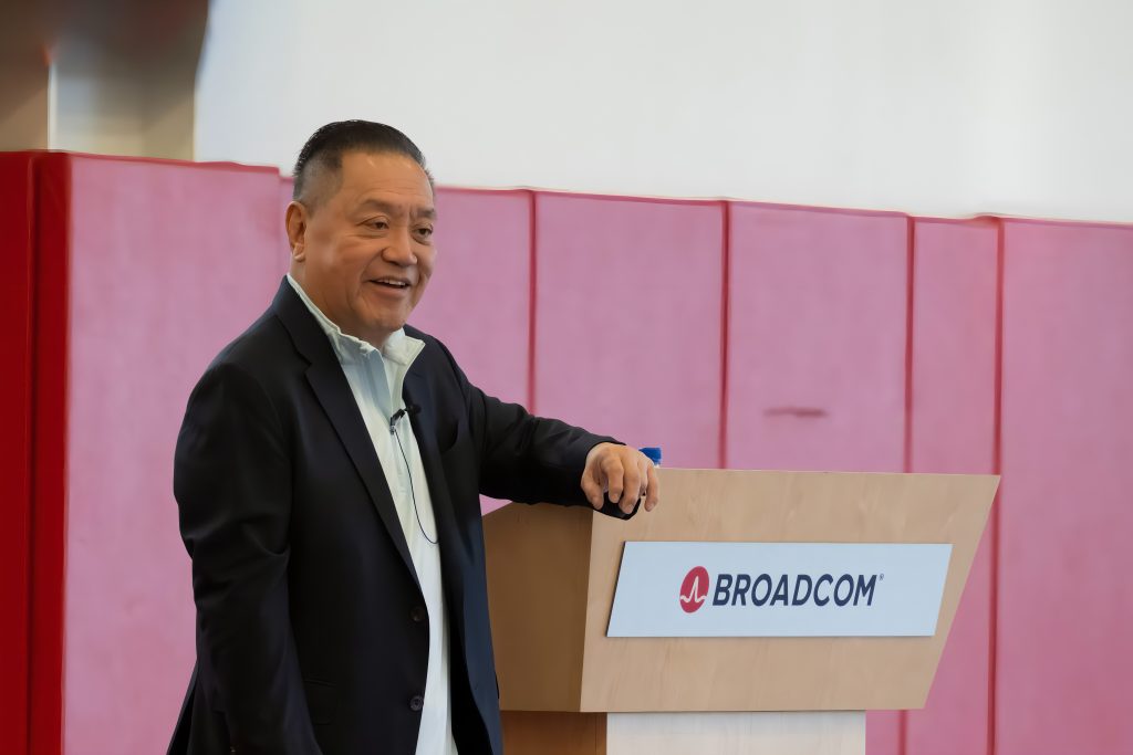 [News] Broadcom Stops Short of Raising FY2027 US$100B AI Chip Sales ...